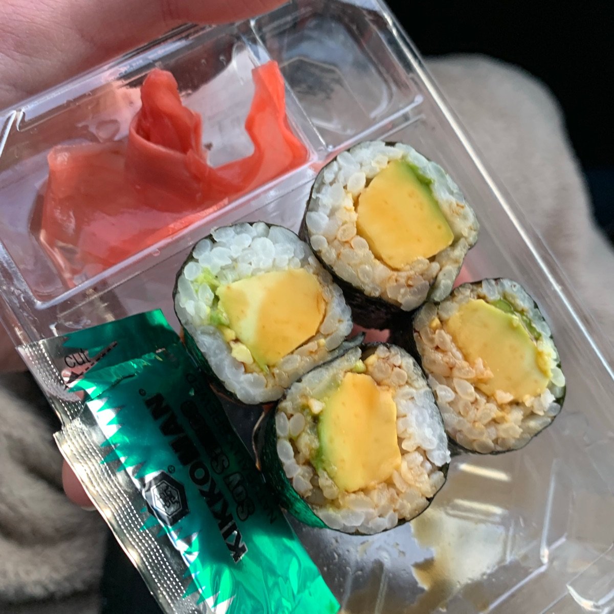 Avo Maki from Woolworths Food - Vegan Product Reviews & Ratings | abillion