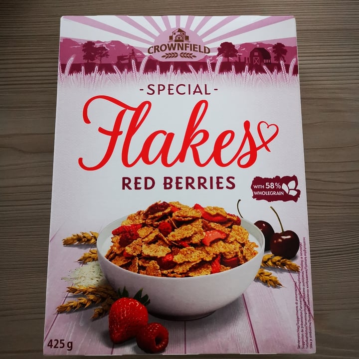 Crownfield Flakes red berries Review | abillion