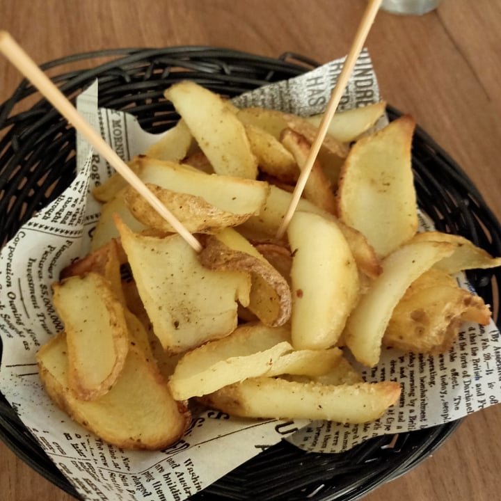 Over 18 Birreria Artigianale Modena, Italy Patatine Cotte Al Forno ...