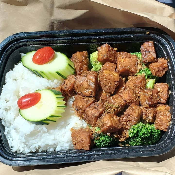 Poompui Thai food cart Collection | abillion