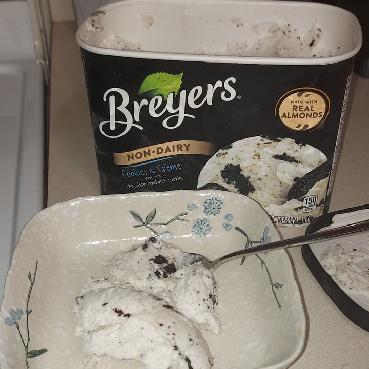 Breyers Non-Dairy Oreo Cookies and Cream Ice Cream Review | abillion