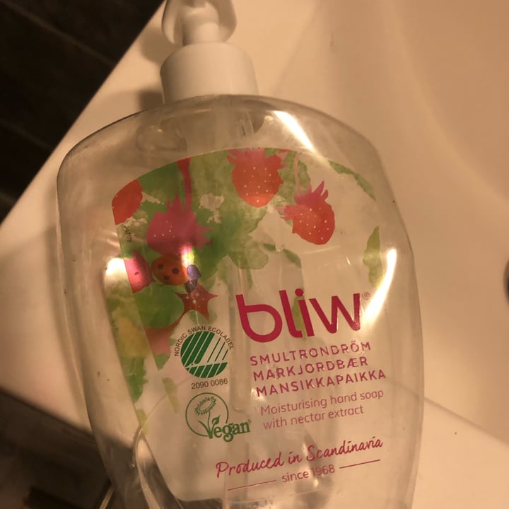 Bliw Strawberry Hand Soap Review | abillion