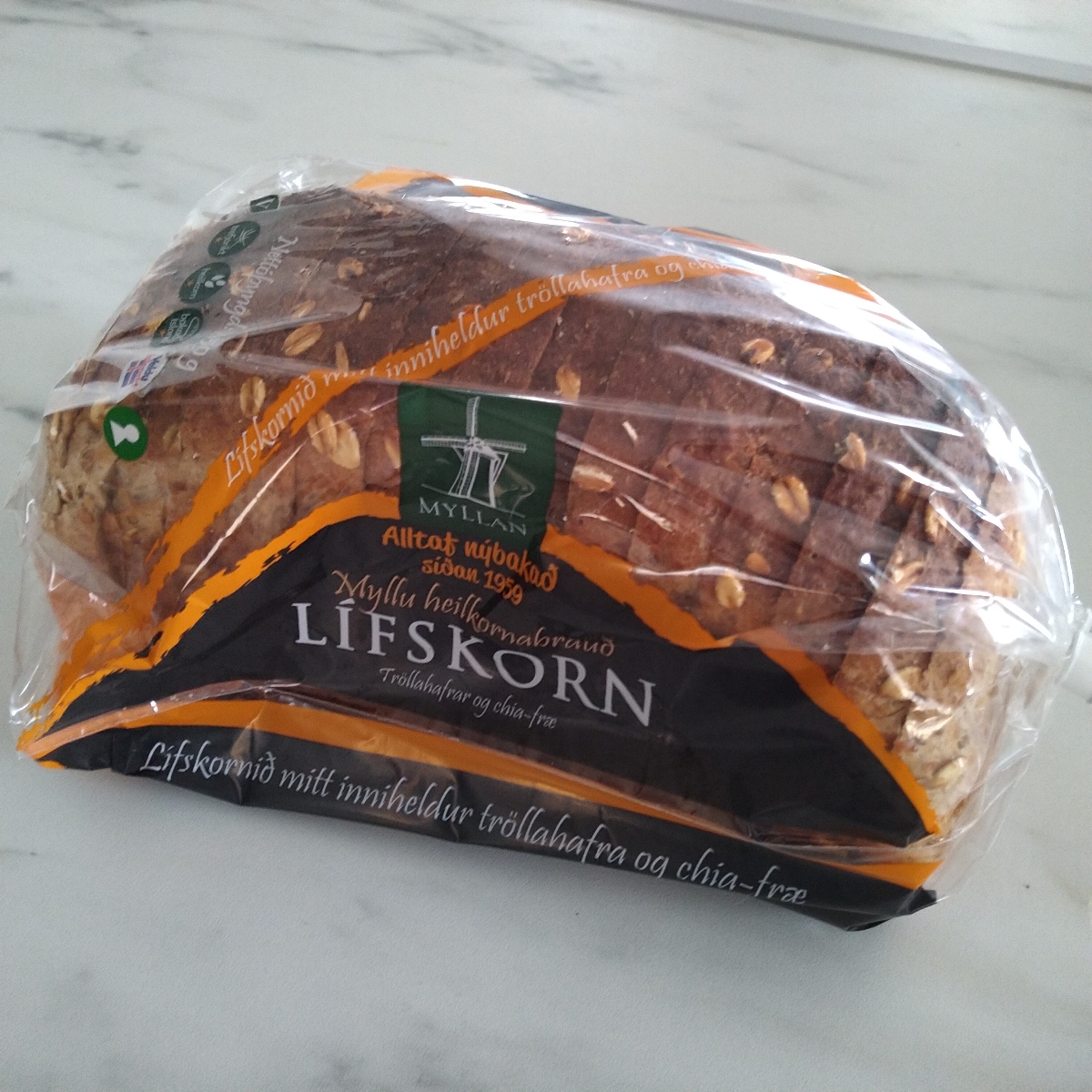 MYLLAN Myllu heilkornabrauð LÍFSKORN Tröllahafrar og chia-fræ Reviews ...