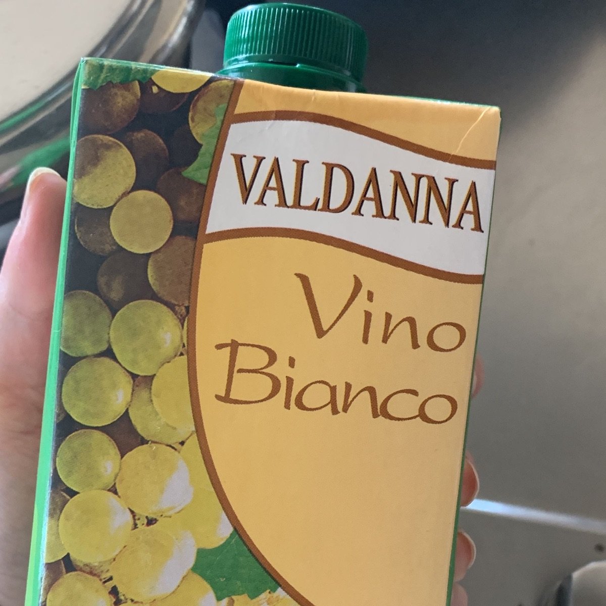 Vino bianco from Valdanna - Vegan Product Reviews & Ratings | abillion