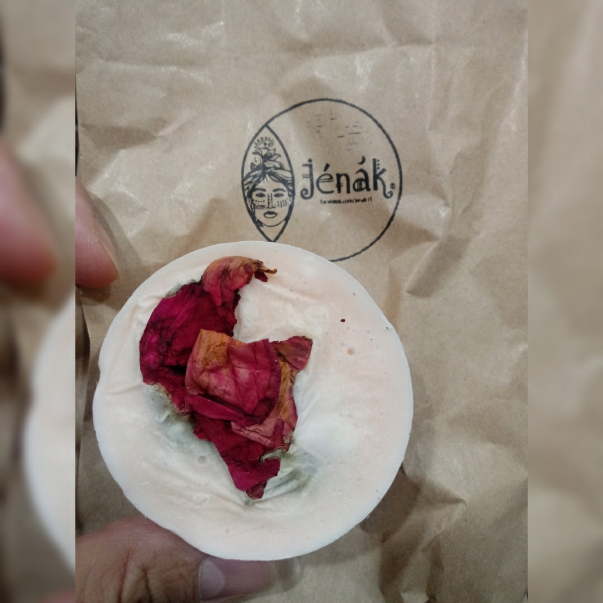 Jabón de rosas from Jenak - Vegan Product Reviews & Ratings | abillion