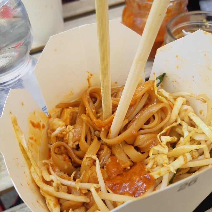 Curry & Co Torino, Italy Pad thai vegan Review | abillion