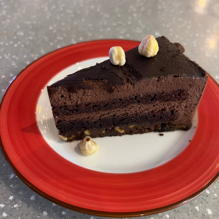 Privé Paragon Orchard, Singapore Hazelnut Praline Cake Review | abillion