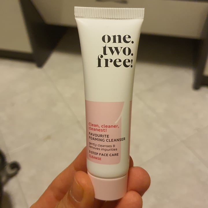 One two free Favourite Foaming Cleanser Review | abillion