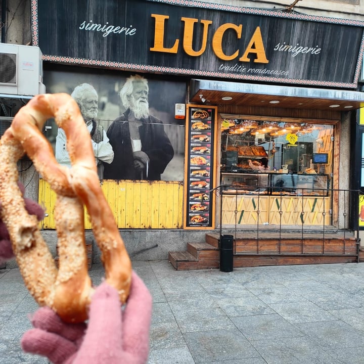 Simigeria Luca Sector 1, București, Romania Covrig cu mac, susan sau ...