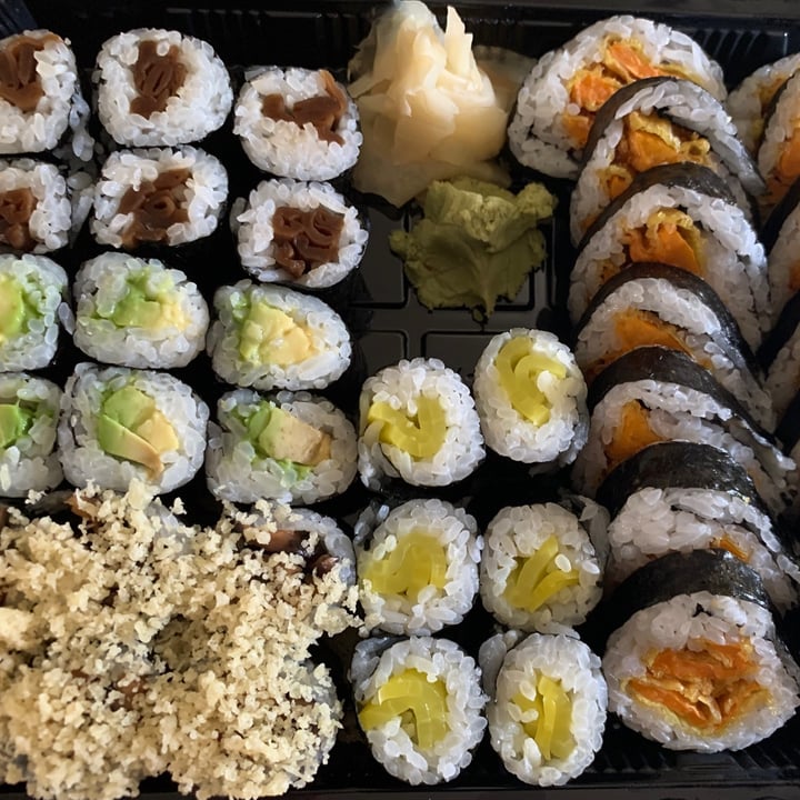Restaurant Ami Bloomington, United States Kampyo Maki Roll Review ...