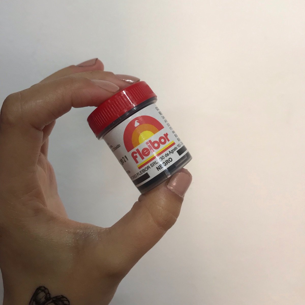 Colorante artificial negro from Fleibor - Vegan Product Reviews ...