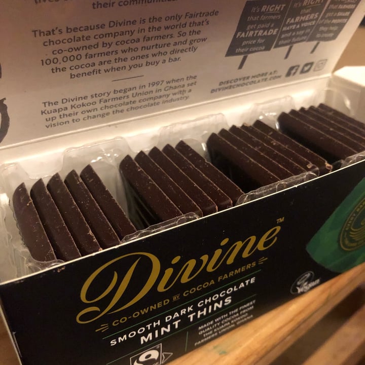 Divine Chocolate Smooth dark chocolate with mint thins Review | abillion