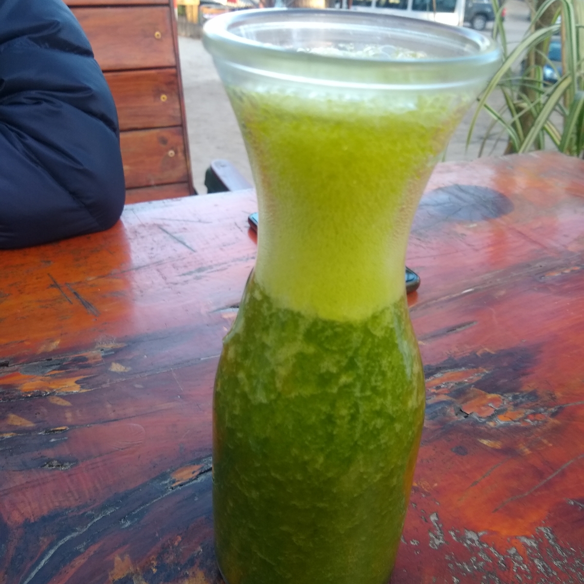 Jugo de espinaca, manzana verde y jugo de naranja at La Estación ...