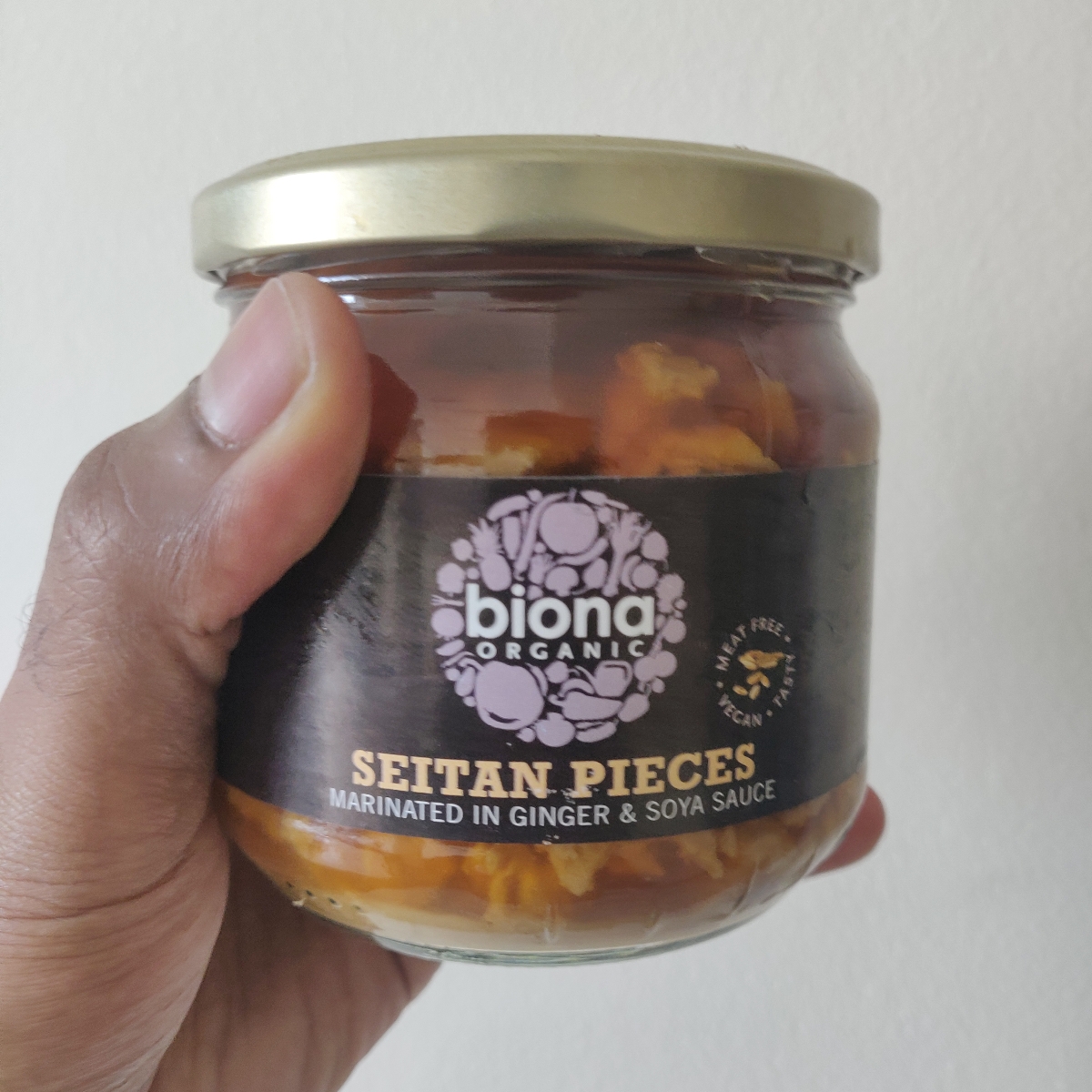 Organic seitan marinated in ginger and soya sauce from Biona - Vegan ...