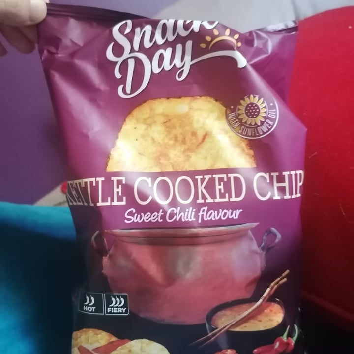 Snack Day Kettle cooked chips Sweet chili flavour Review | abillion