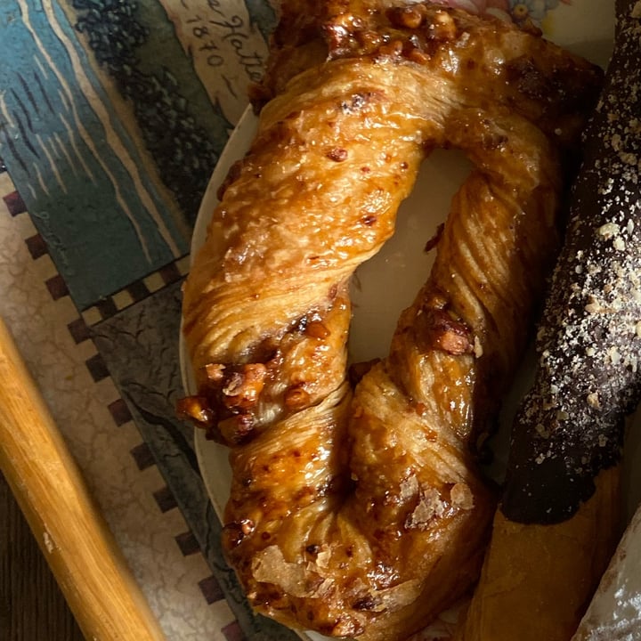 Le Panem Nut puff Review | abillion