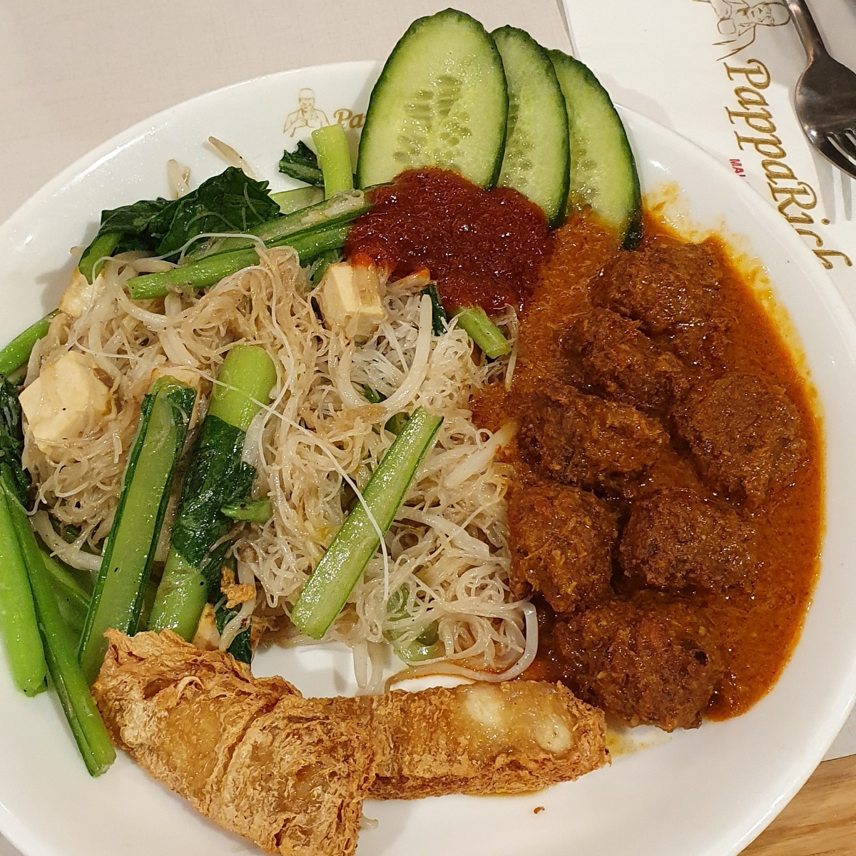 Fried Meehoon with Vegetarian Curry Mutton at PappaRich, Brisbane ...