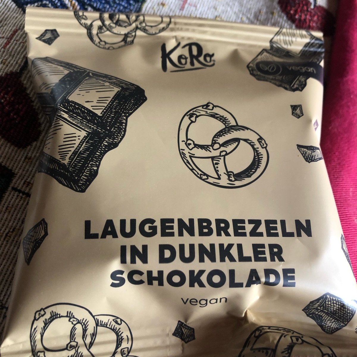mini brezel al cioccolato fondente from Koro - Vegan Product Reviews ...