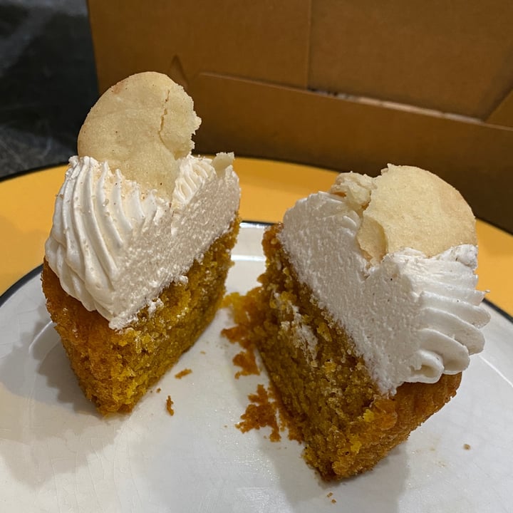 Hunnybun Bakery Pumpkin Pie Cupcake Review | abillion