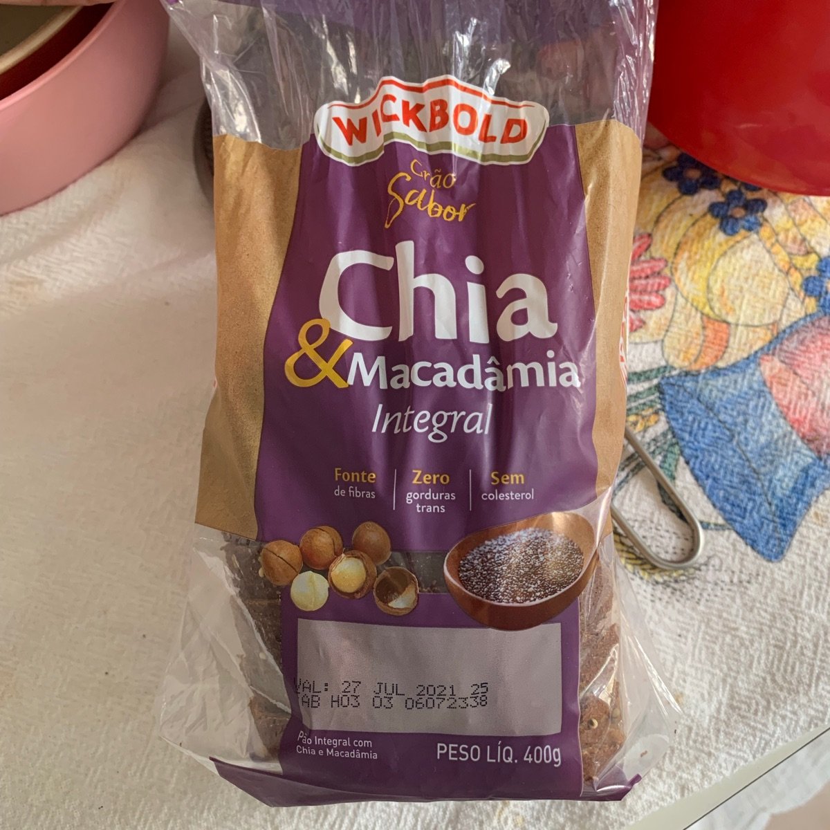 Pão integral Chia e Macadâmia from Wickbold - Vegan Product Reviews ...