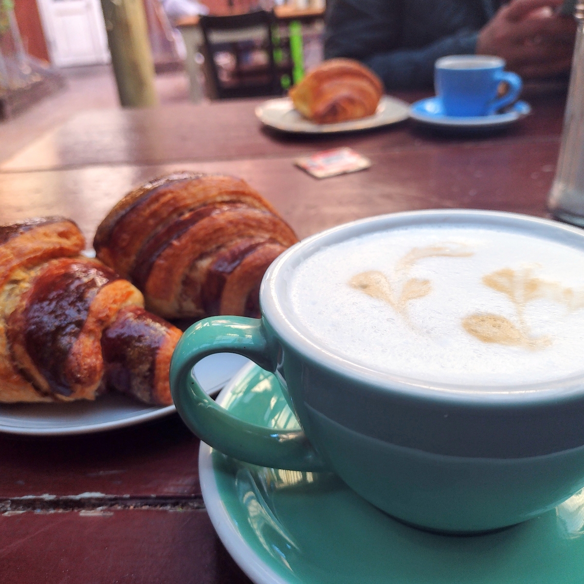 Doble cortado con leche de almendras at Bohemian territory "Cafe ...