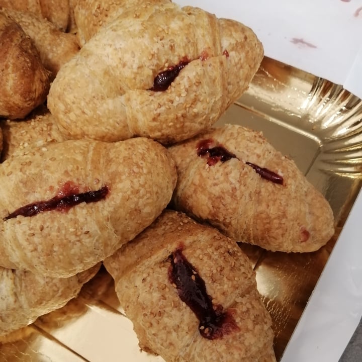 Casa del cioccolato Trento, Italy Cornetto Vegano con Marmellata di ...