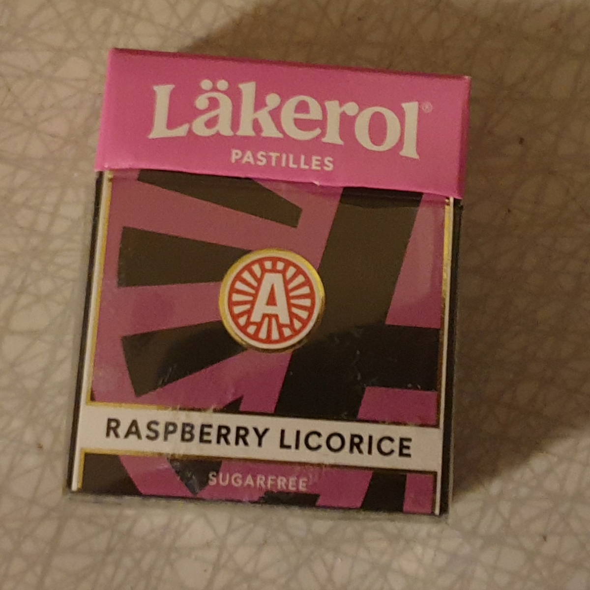 Raspberry Licorice from Läkerol - Vegan Product Reviews & Ratings ...