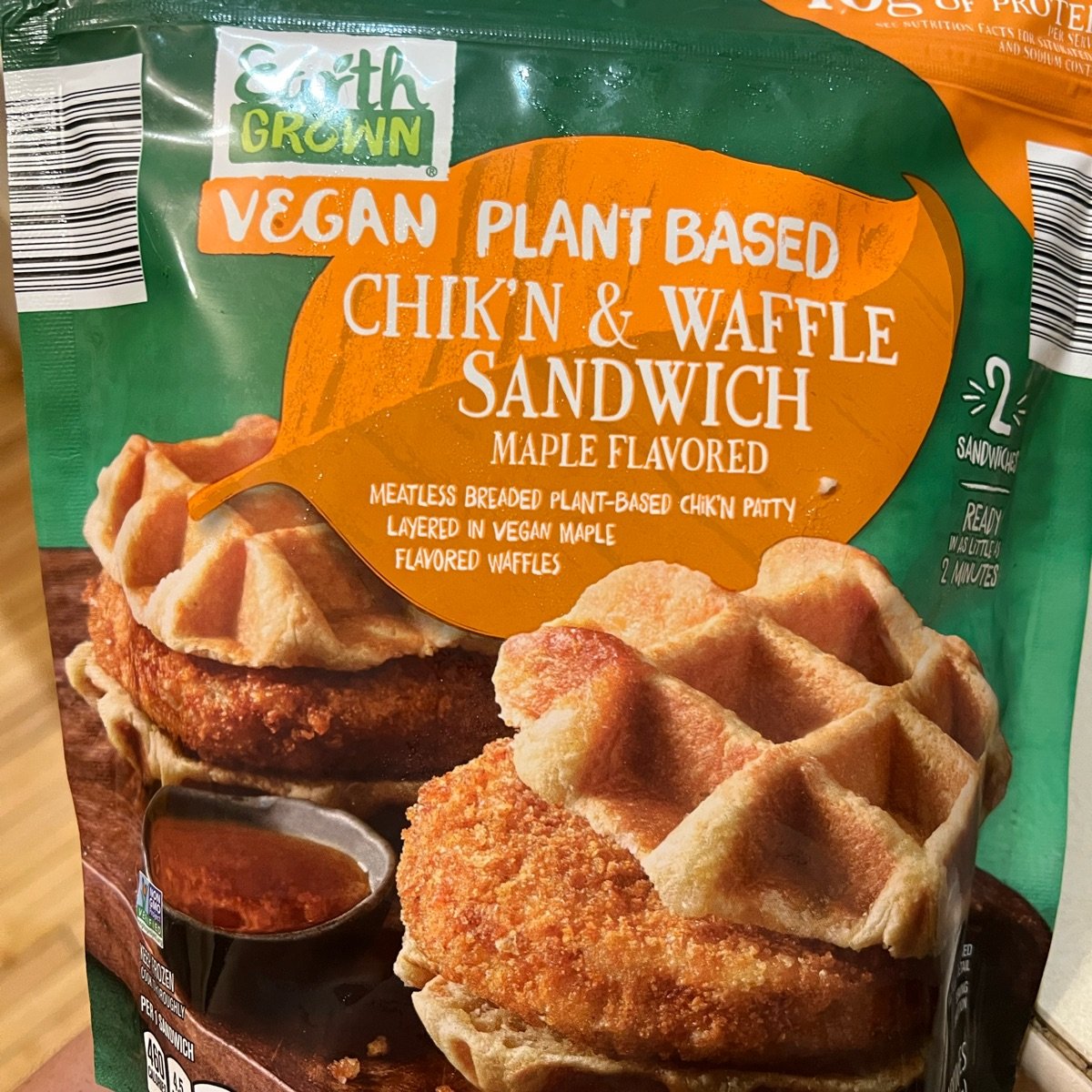 chick’n & waffle Sandwich - Maple Flavored from ALDI - Vegan Product ...
