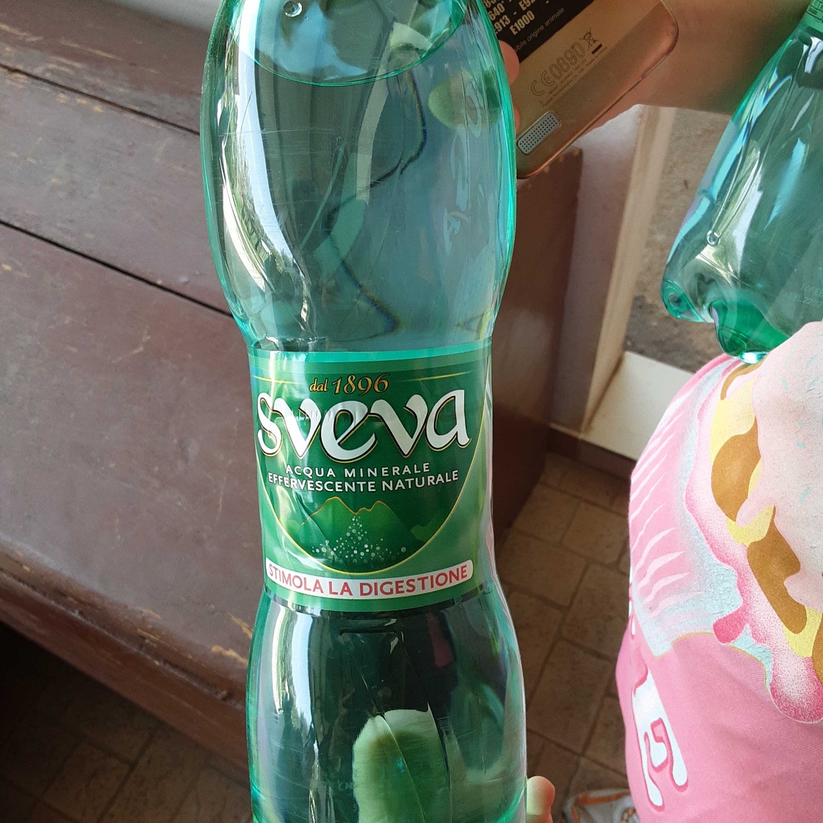 Acqua minerale effervescente naturale from Sveva Dal 1806 - Vegan ...