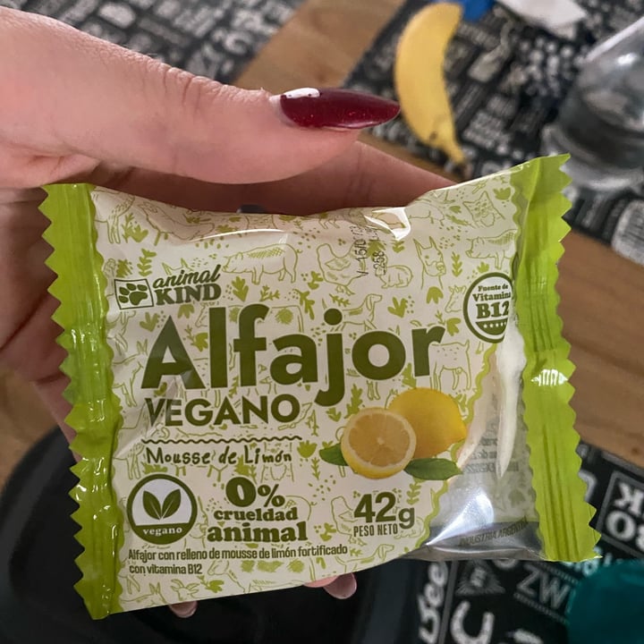 Animal kind Alfajor Vegano Mousse de Limon Review | abillion
