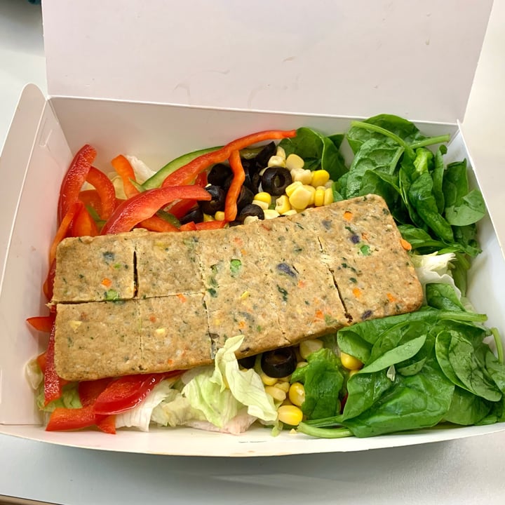 Subway United Kingdom Plant Patty Salad Box Review | abillion
