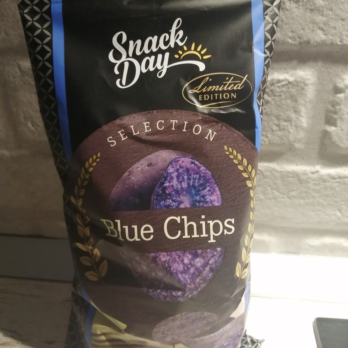 Blue chips from Snack Day - Vegan Product Reviews & Ratings | abillion