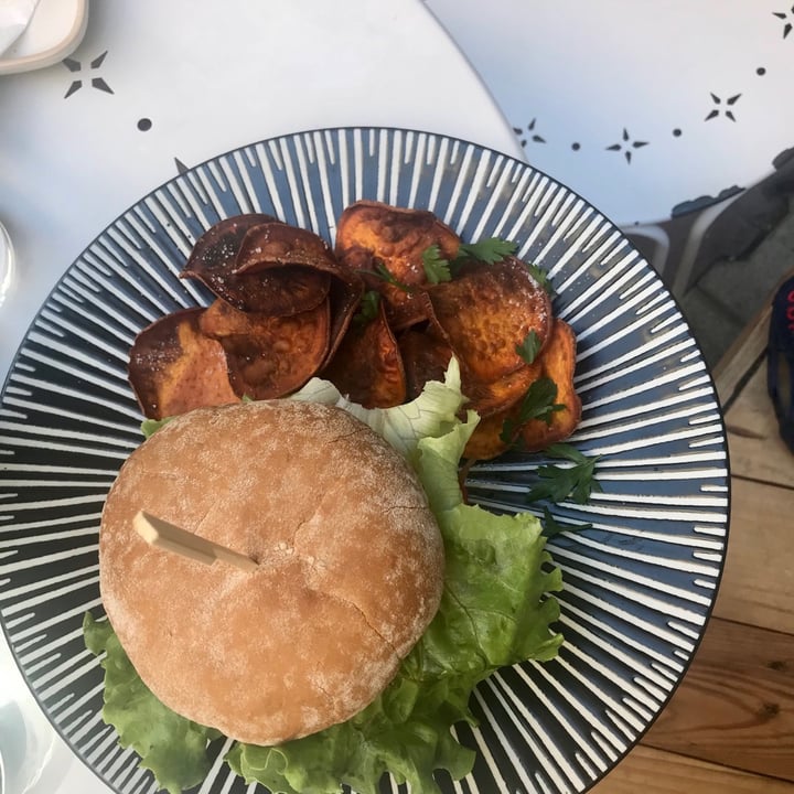 Kai iwi Café Grenoble, France Vegan Burger Review | abillion