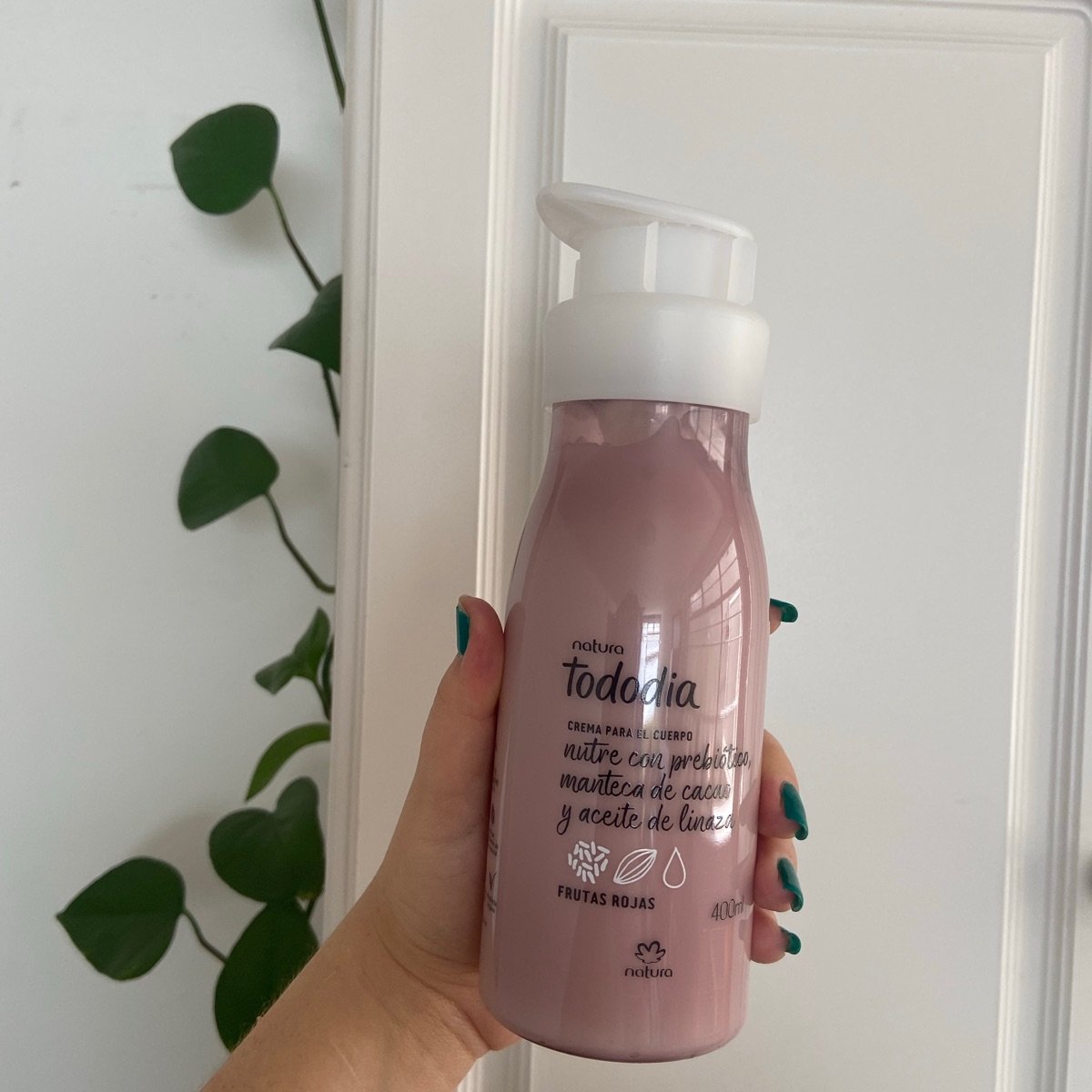 Crema Todo Día Frutas Rojas from Natura - Vegan Product Reviews ...