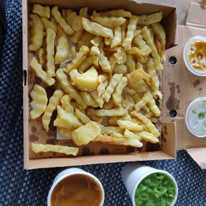 Gabby's Chippy United Kingdom Large Chips Review | abillion