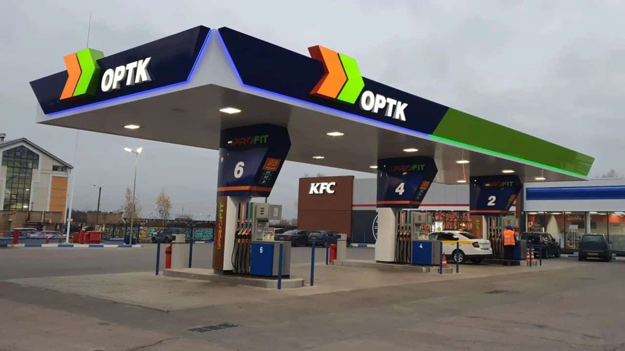 Petrol stations in Moscow and St. Petersburg begin rationing fuel amid ...