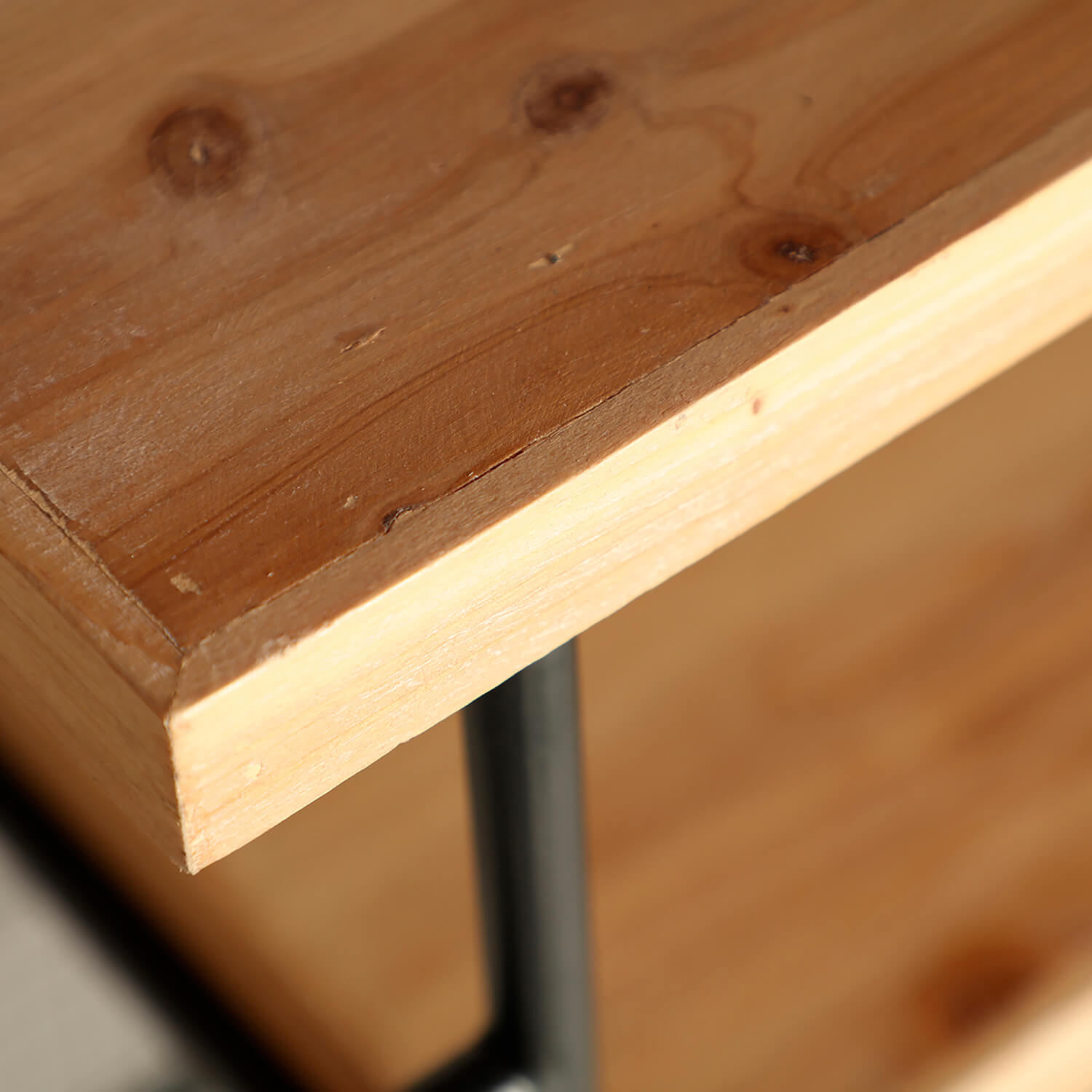 ZÁVĚSNÝ DRŽÁK NA SKLENICE HUGO – muzza.cz