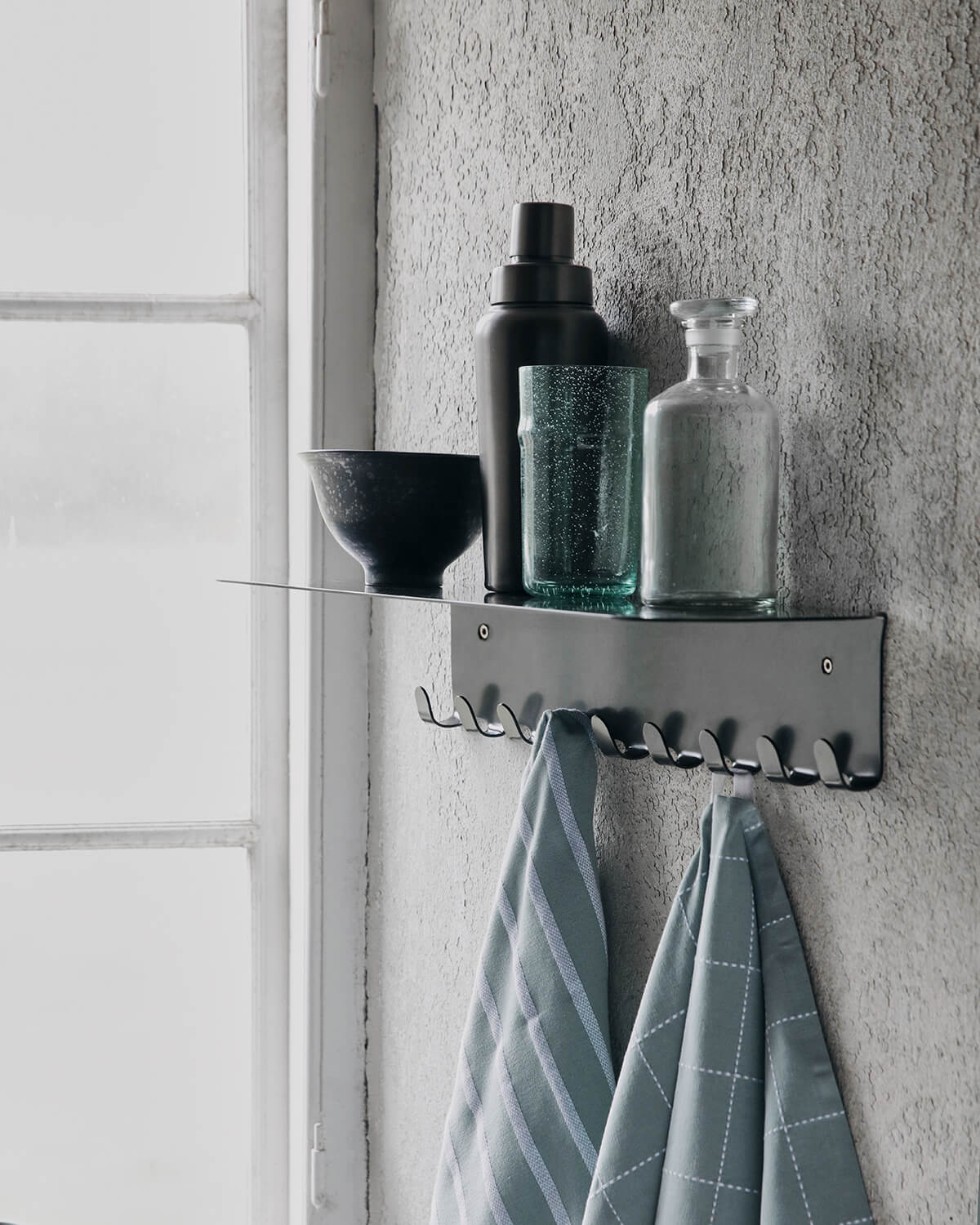 ZÁVĚSNÝ DRŽÁK NA SKLENICE HUGO – muzza.cz