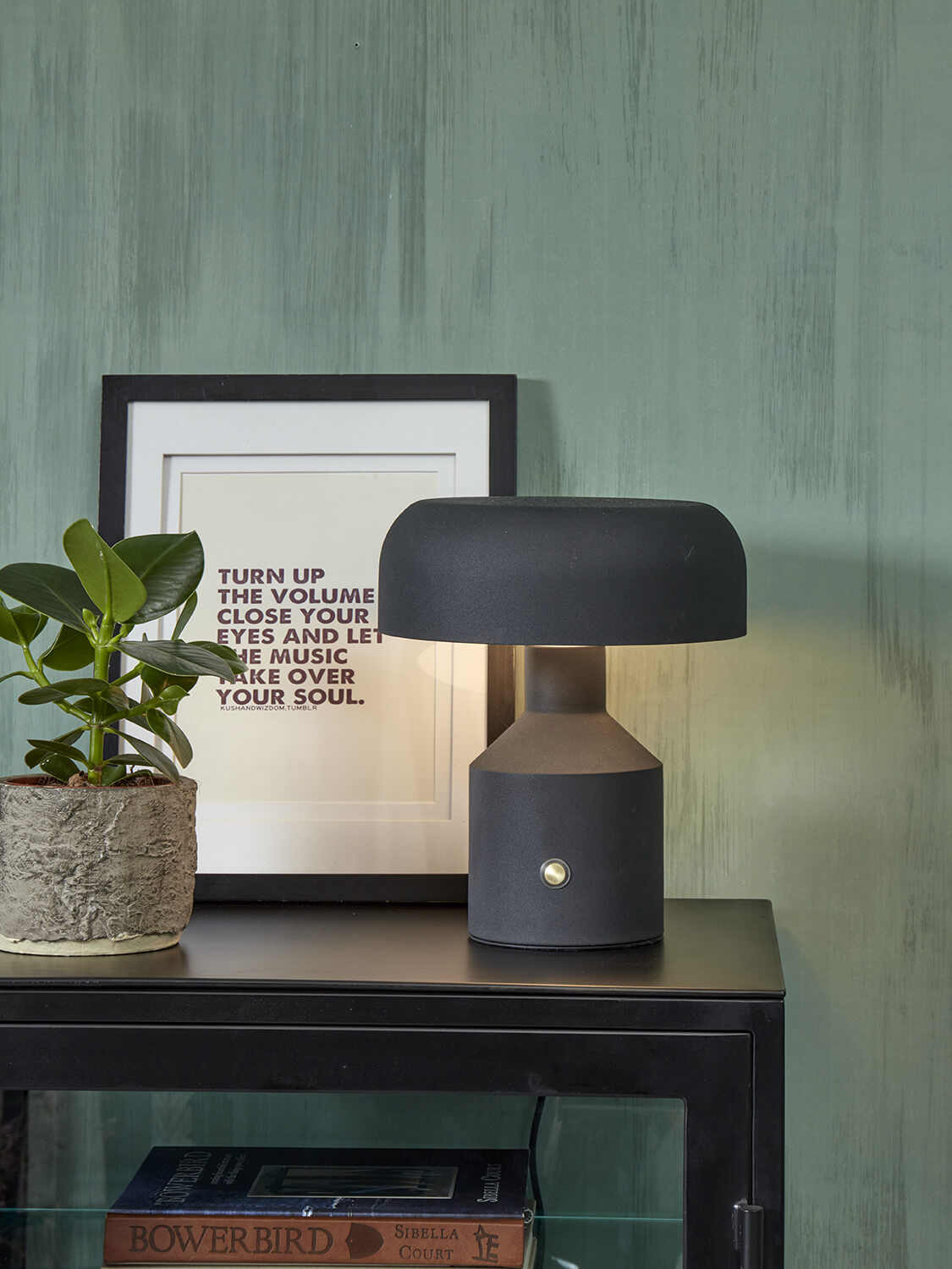 KOVOVÁ STOLNÍ LAMPA KLARA ČERNÁ – muzza.cz