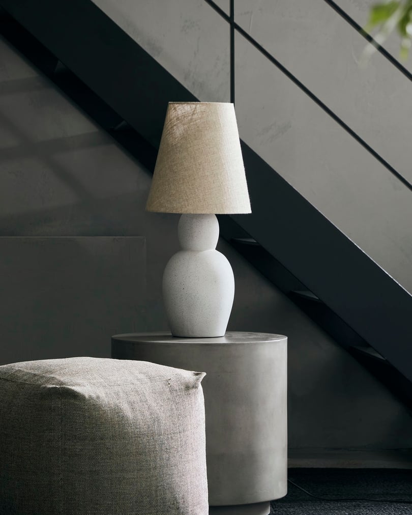 KOVOVÁ STOLNÍ LAMPA KLARA ČERNÁ – muzza.cz