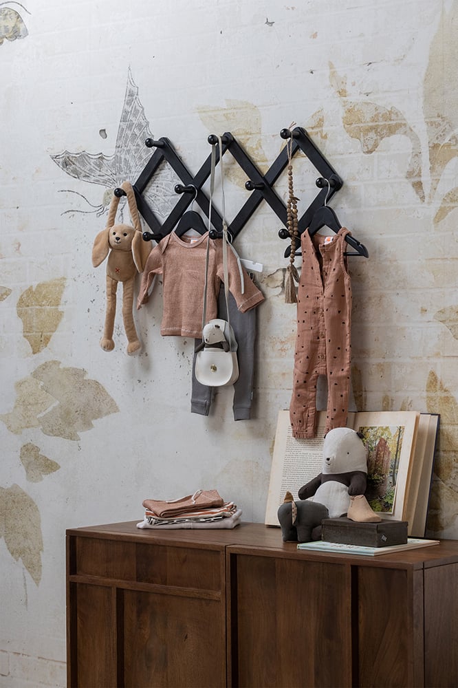 ZÁVĚSNÝ DRŽÁK NA SKLENICE HUGO – muzza.cz