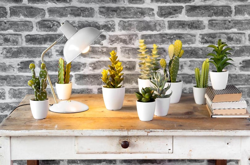 STOLNÍ LAMPA HOOD BÍLÁ – muzza.cz