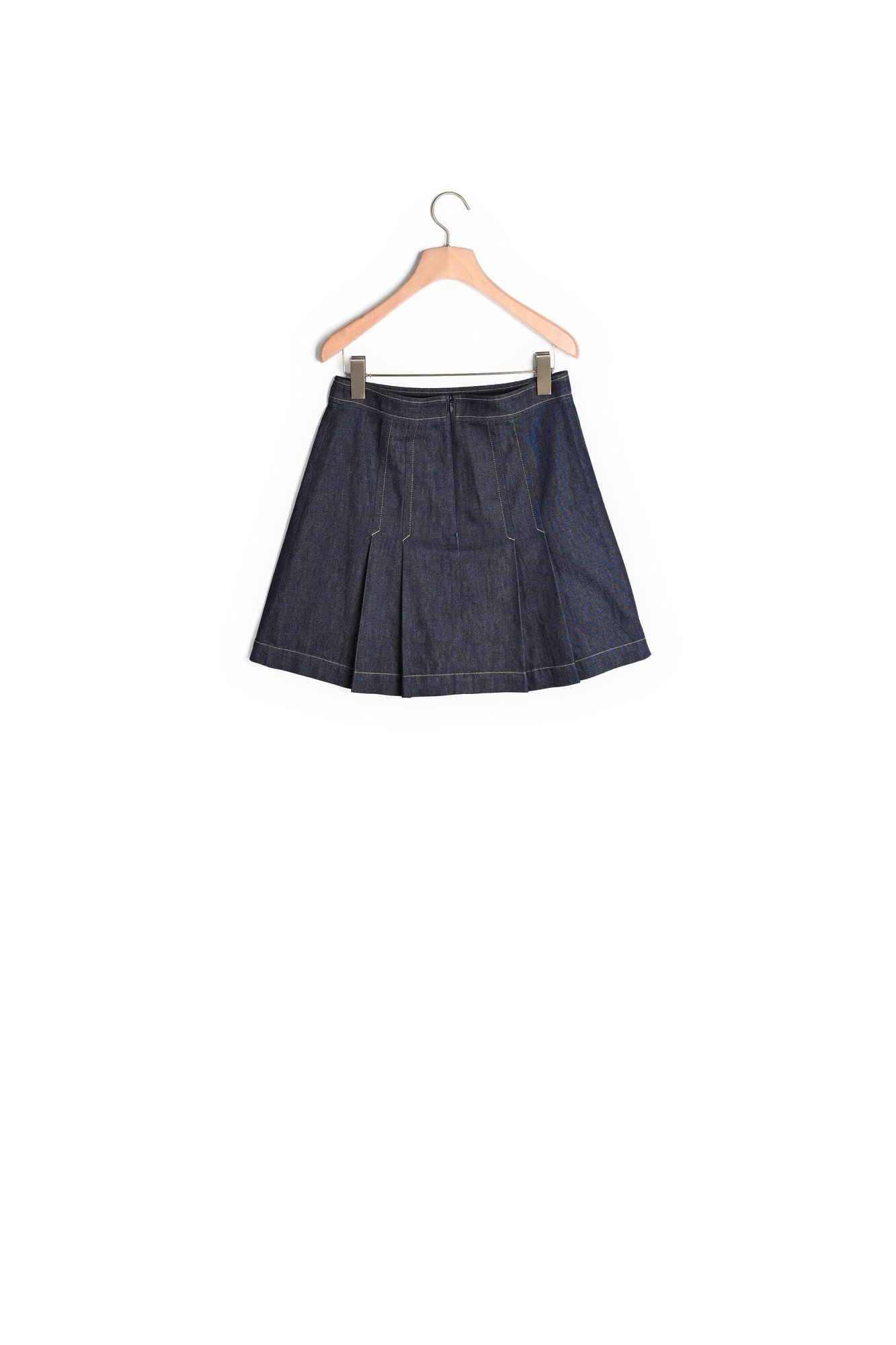 Pleated denim skirt