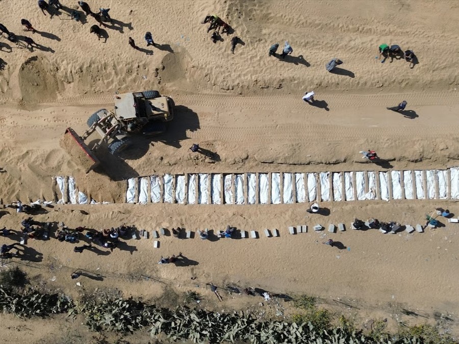 Cezaevinde şehit olan Filistinli esirler defnedildi