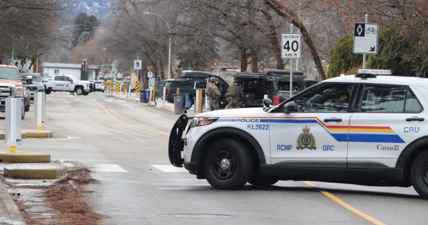 Sutherland Avenue reopens after brief police closure for search warrant ...