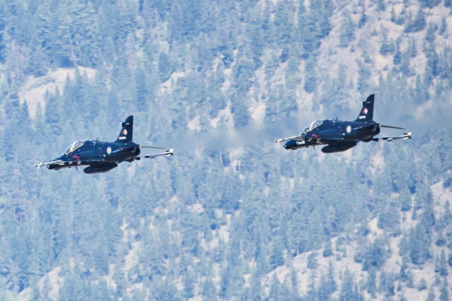 Low-flying jets wow Kelowna to launch Okanagan Dream Rally convoy