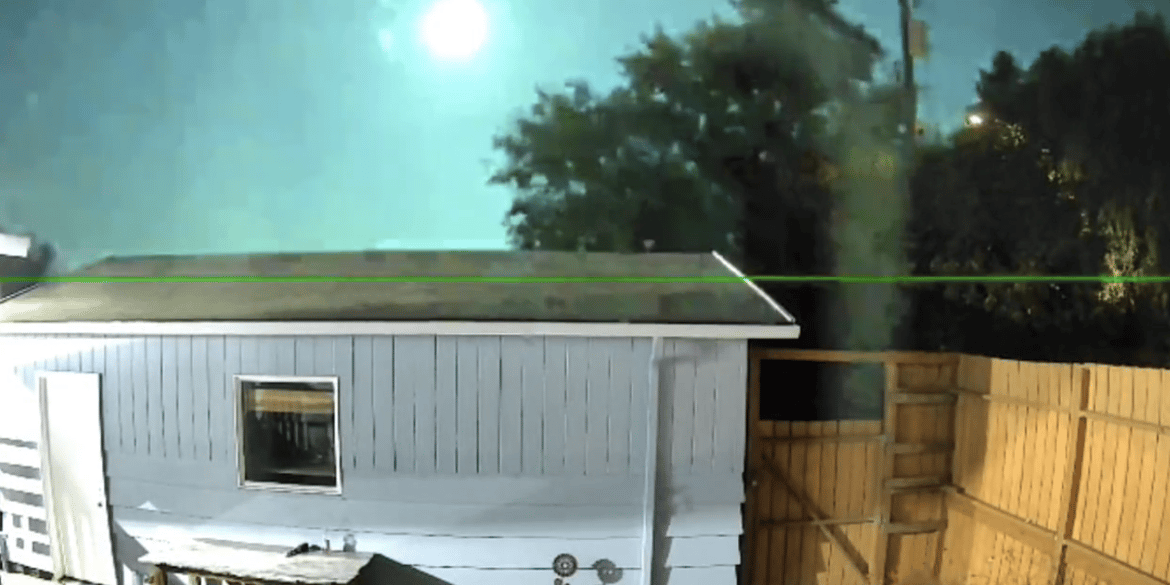 VIDEO: Meteor lights up the sky in parts of BC