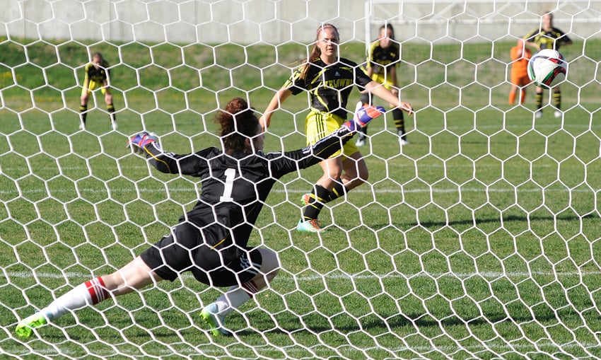 Bears, Owls resume senior girls soccer rivalry