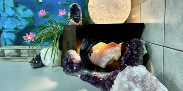 Vancouver crystal shop expands to Kelowna