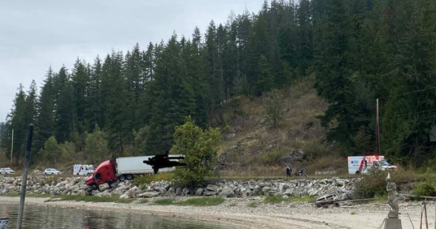 UPDATE: 2 dead following serious crash on Hwy 97A near Sicamous